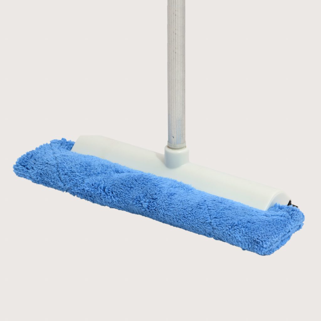 Self-Closing Dust Pan - Comcom Foodservice Supplies Corp